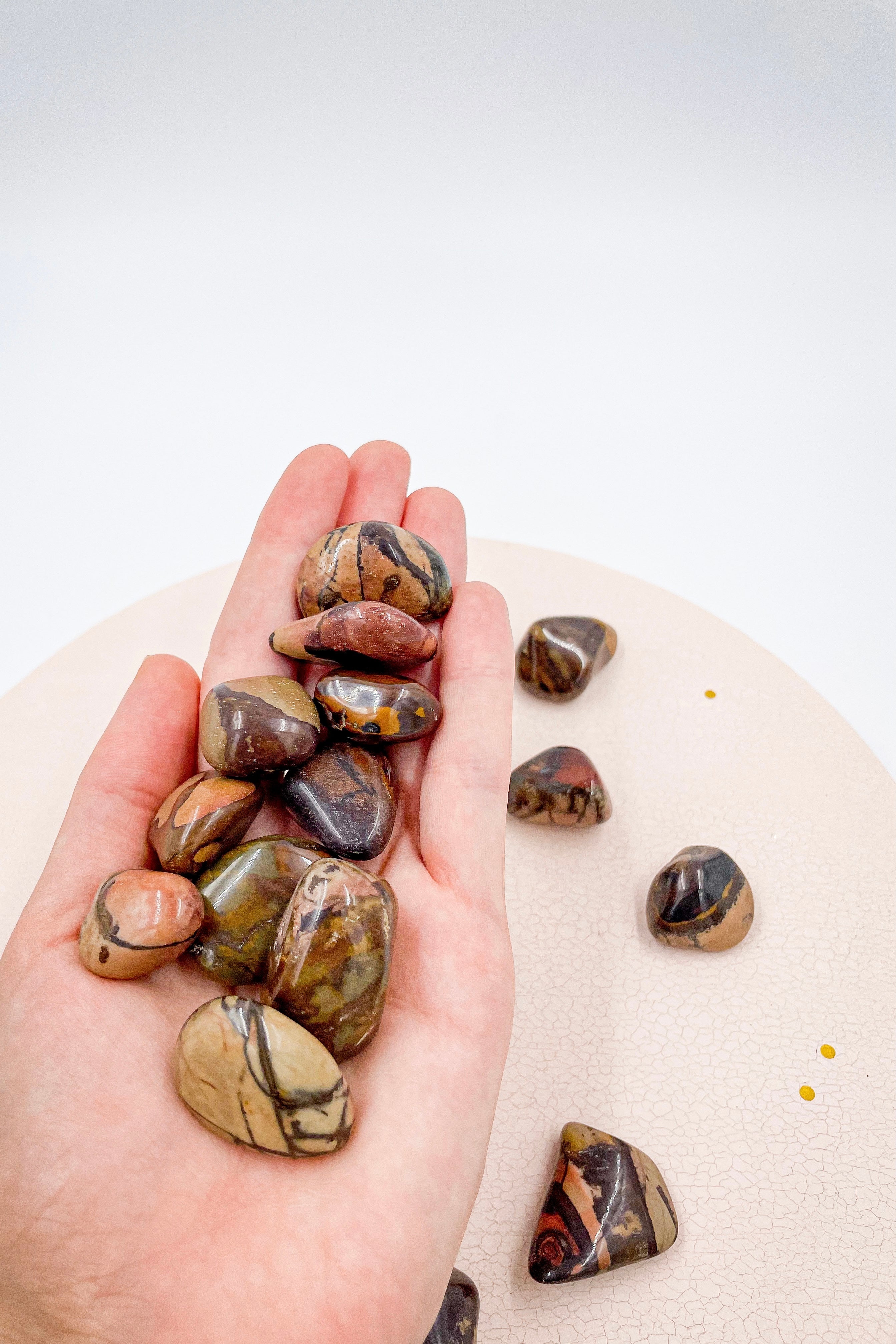 Jaspe Chocolate Rodado | Calma y protección – Verdevela